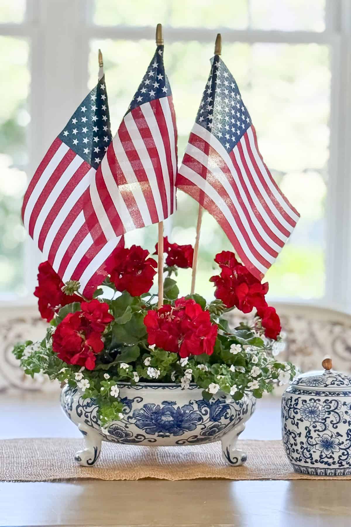 3 Easy Patriotic Arrangements With American Flags For Any Style Room ...